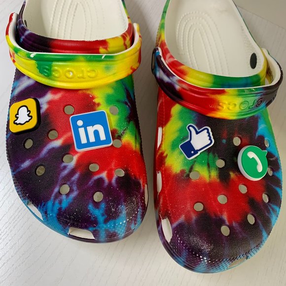 CROCS | Shoes | Crocs Rainbow Tie Dye Pattern Unisex With Charms Size M ...